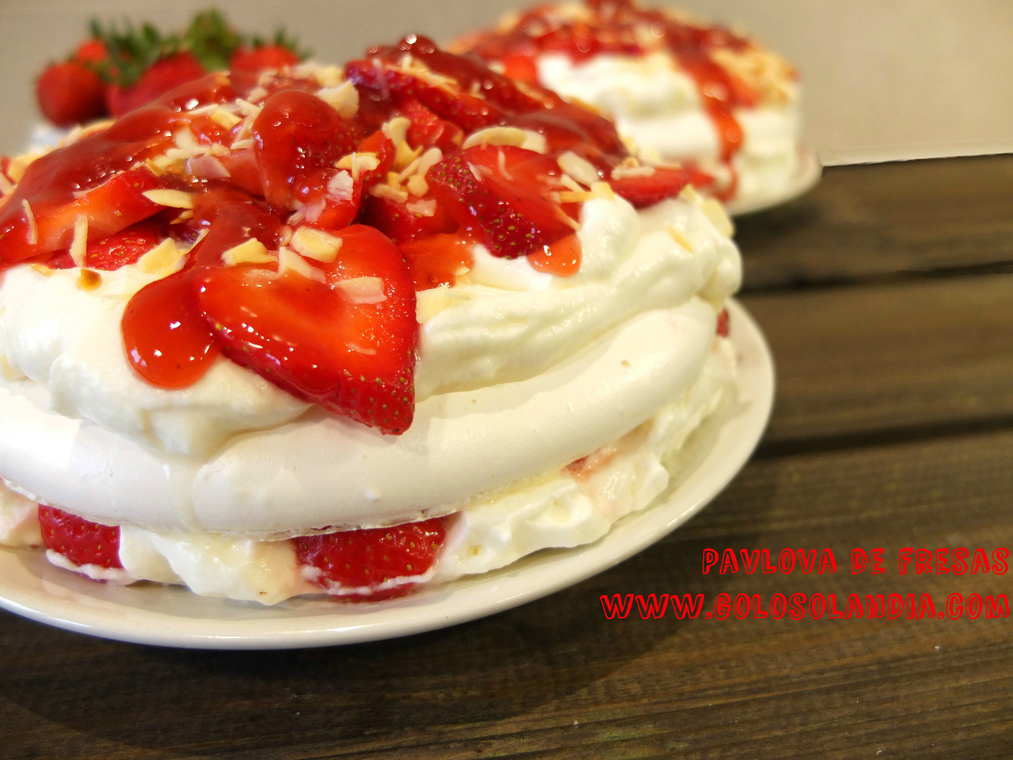 Pavlova de fresas | Golosolandia: Recetas y vídeos de postres y tartas.