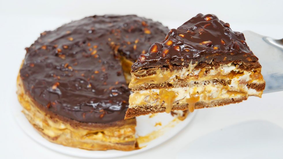 Pastel Snickers | Golosolandia: Recetas y vídeos de postres y tartas.